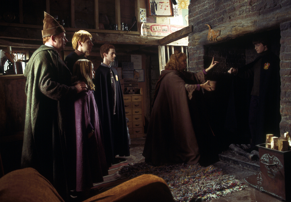 Floo Powder | Official Harry Potter Encyclopedia